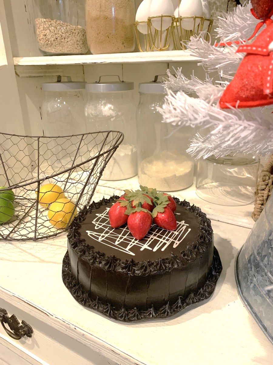 Reviving Thrift Store Decor: Faux Cake Makeover – The Dimestore Gypsy